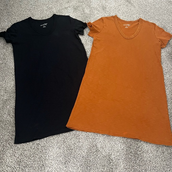 Universal Thread | Dresses | Universal Thread Pair Of Vneck Tshirt ...